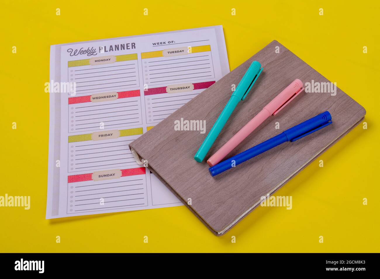 Felt-pens on the book and week calendar Stock Photo - Alamy