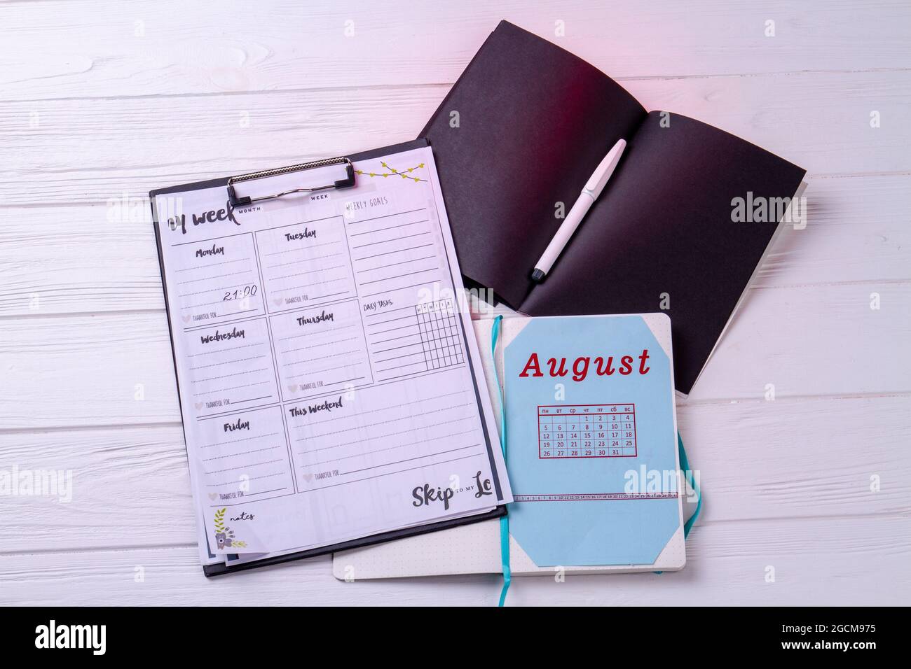 Caledars with week and august month on white desk Stock Photo - Alamy