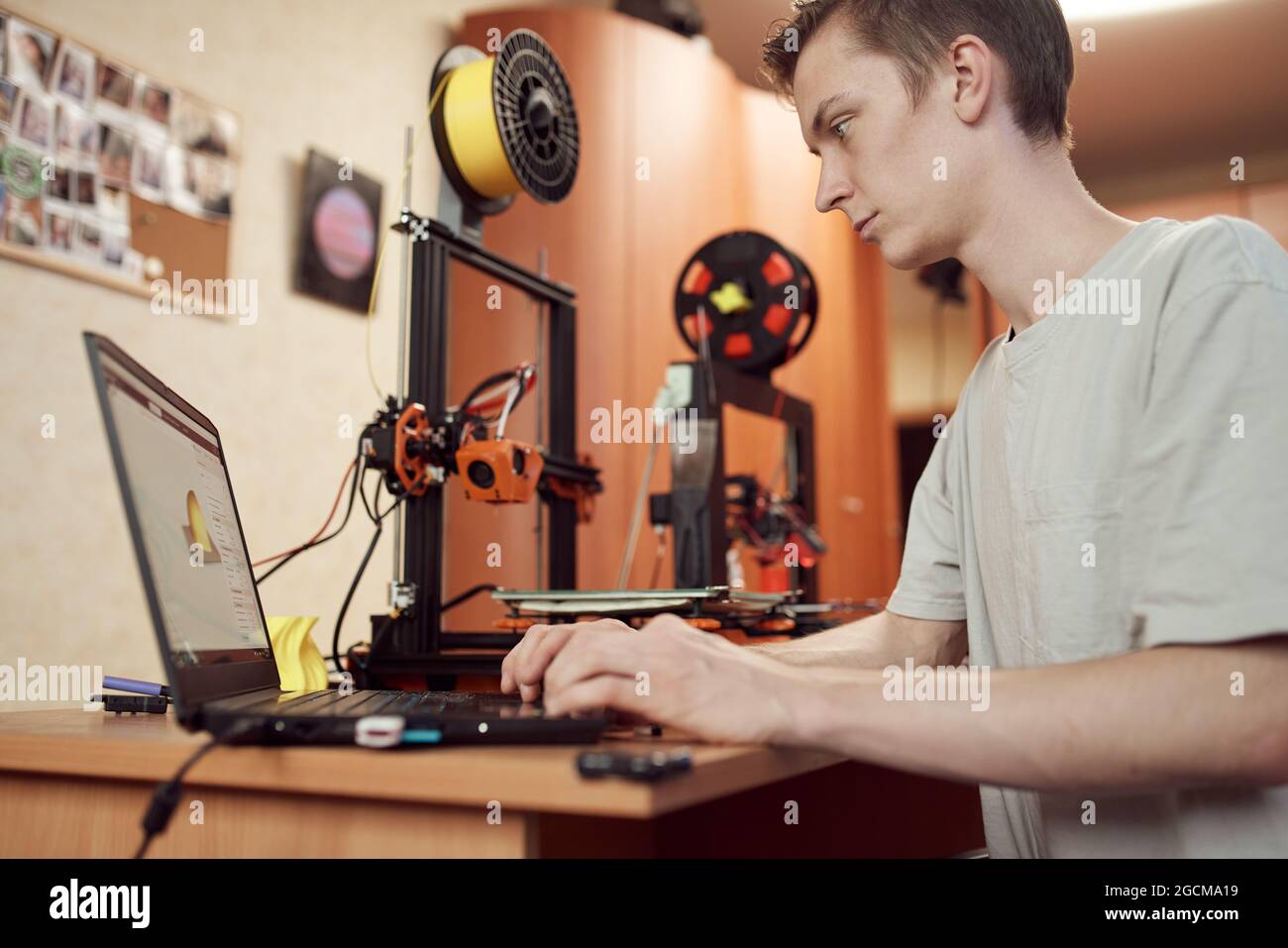 3d man sitting table working hi-res stock photography and images - Alamy
