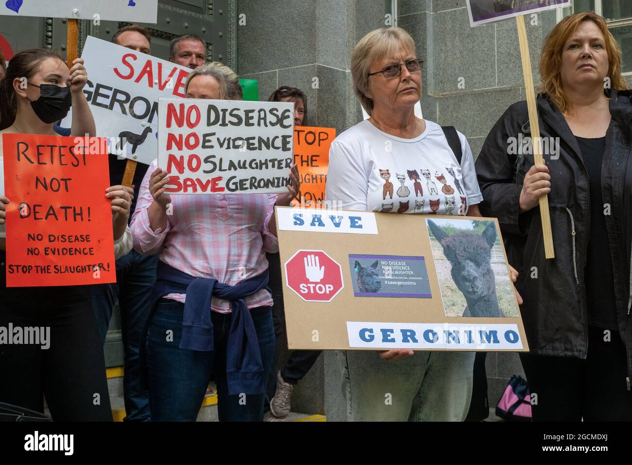 Save geronimo protest hi-res stock photography and images - Alamy