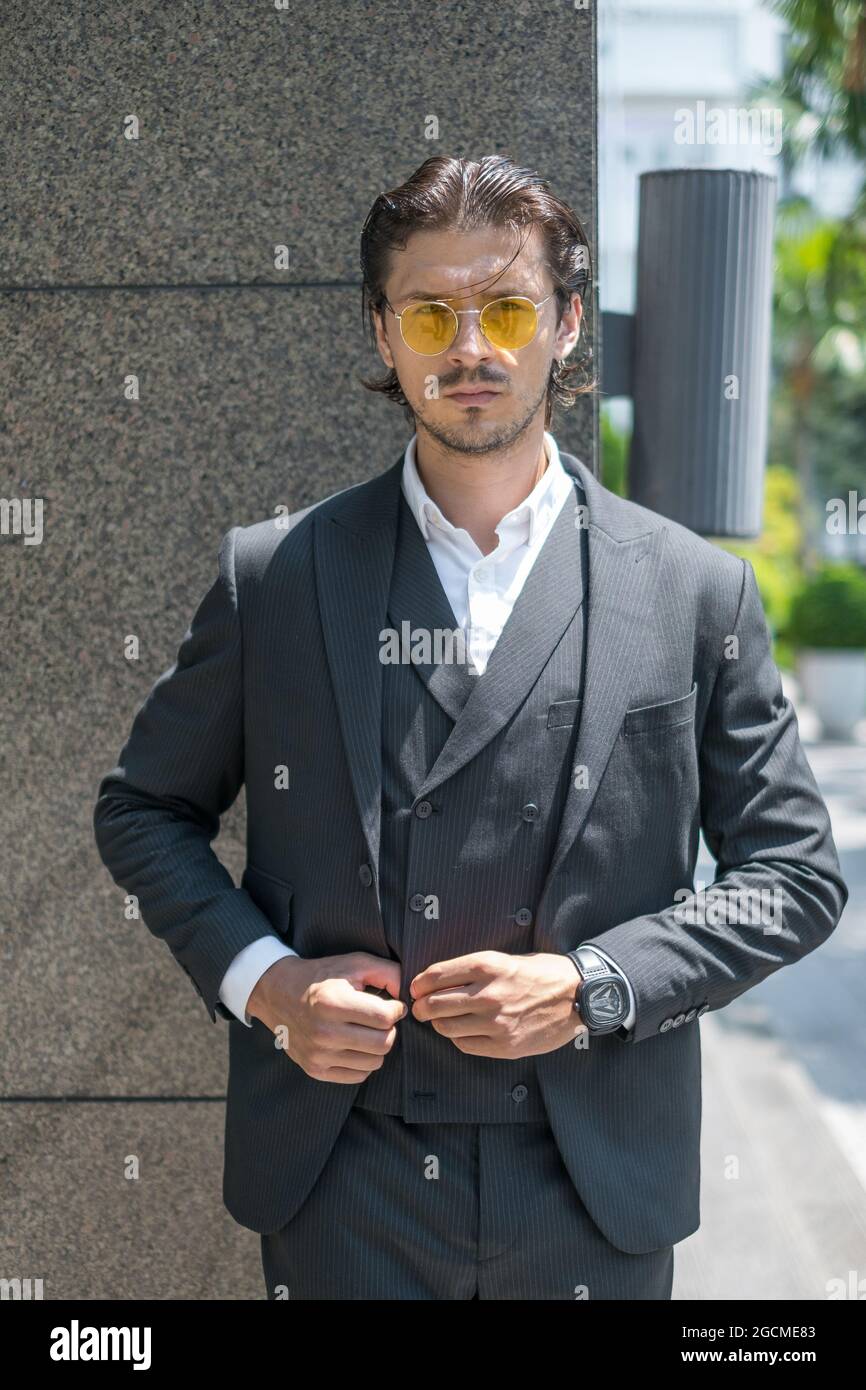 Attractive man suit sunglasses hi-res stock photography and images - Alamy
