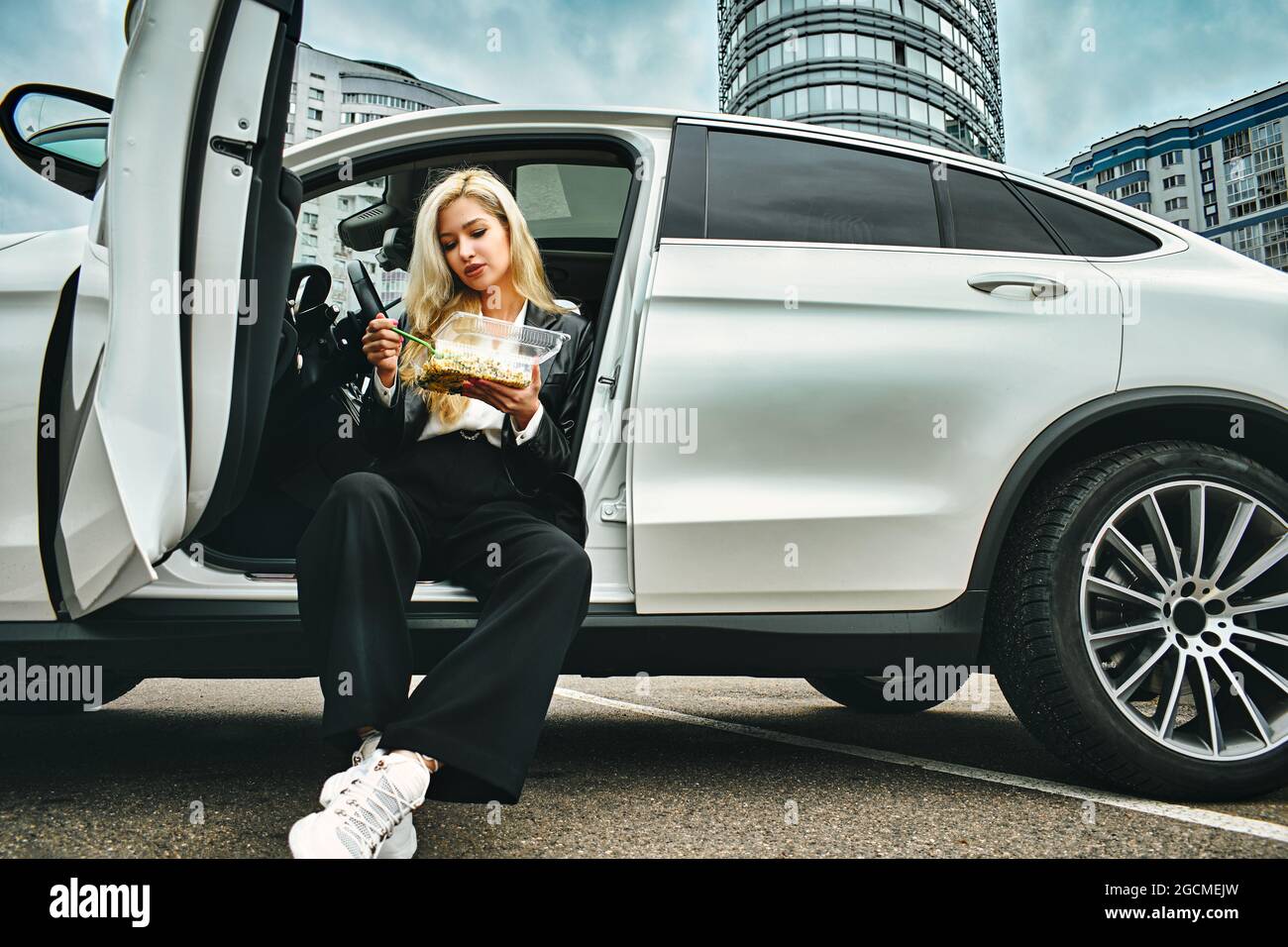 business lunch in the car. girl eating fast food on the road Stock ...