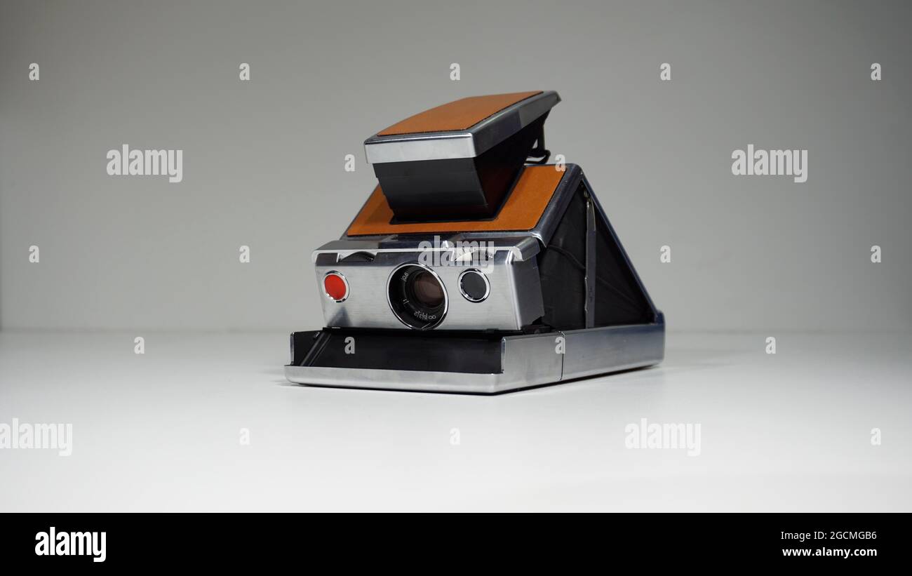 Vintage instant camera Stock Photo - Alamy
