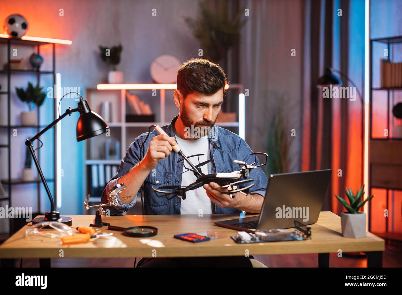 Drone tutorial hi-res stock photography and images - Alamy