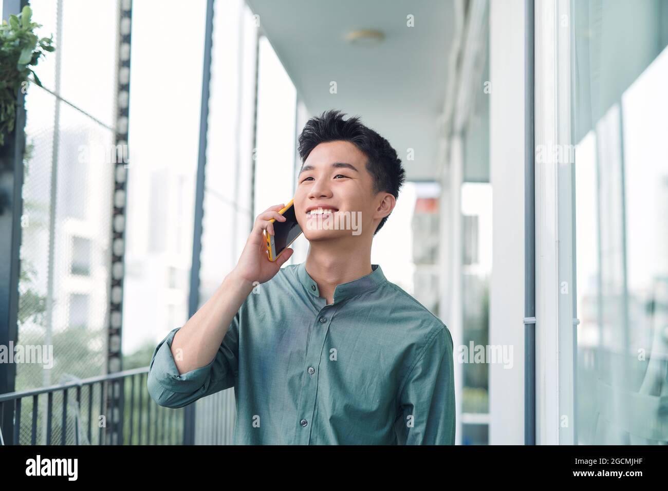 Serious conversation outside hi-res stock photography and images - Alamy
