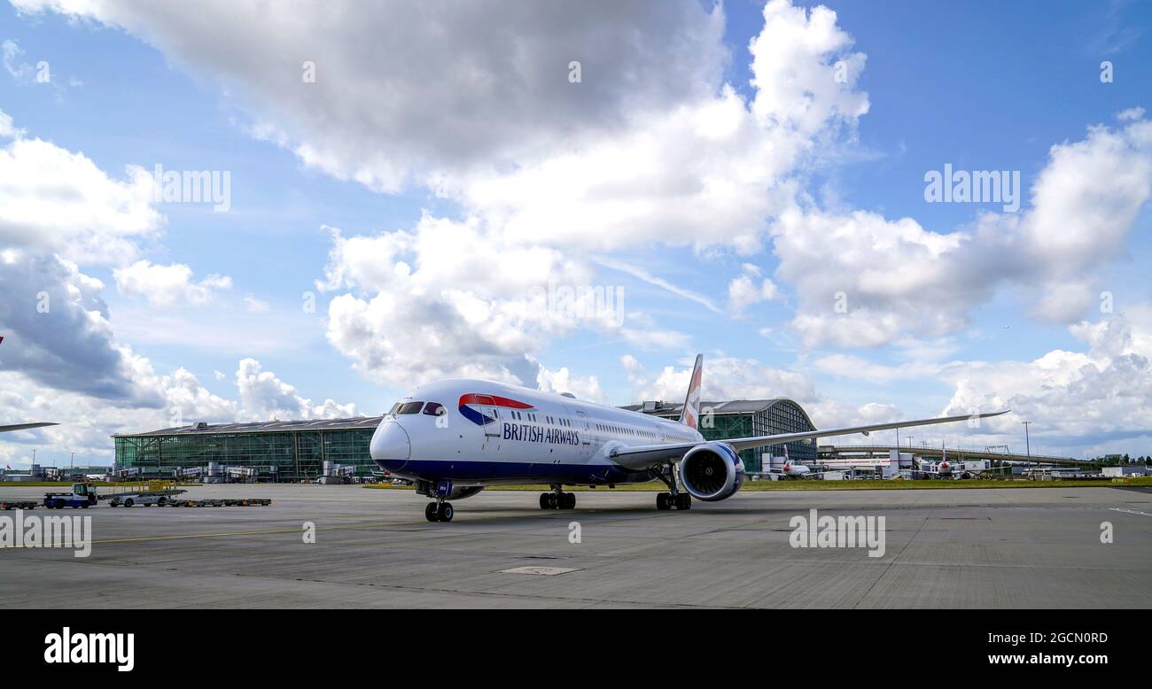 A British Airways Boeing 787-9 Dreamliner plane arrives at Heathrow ...