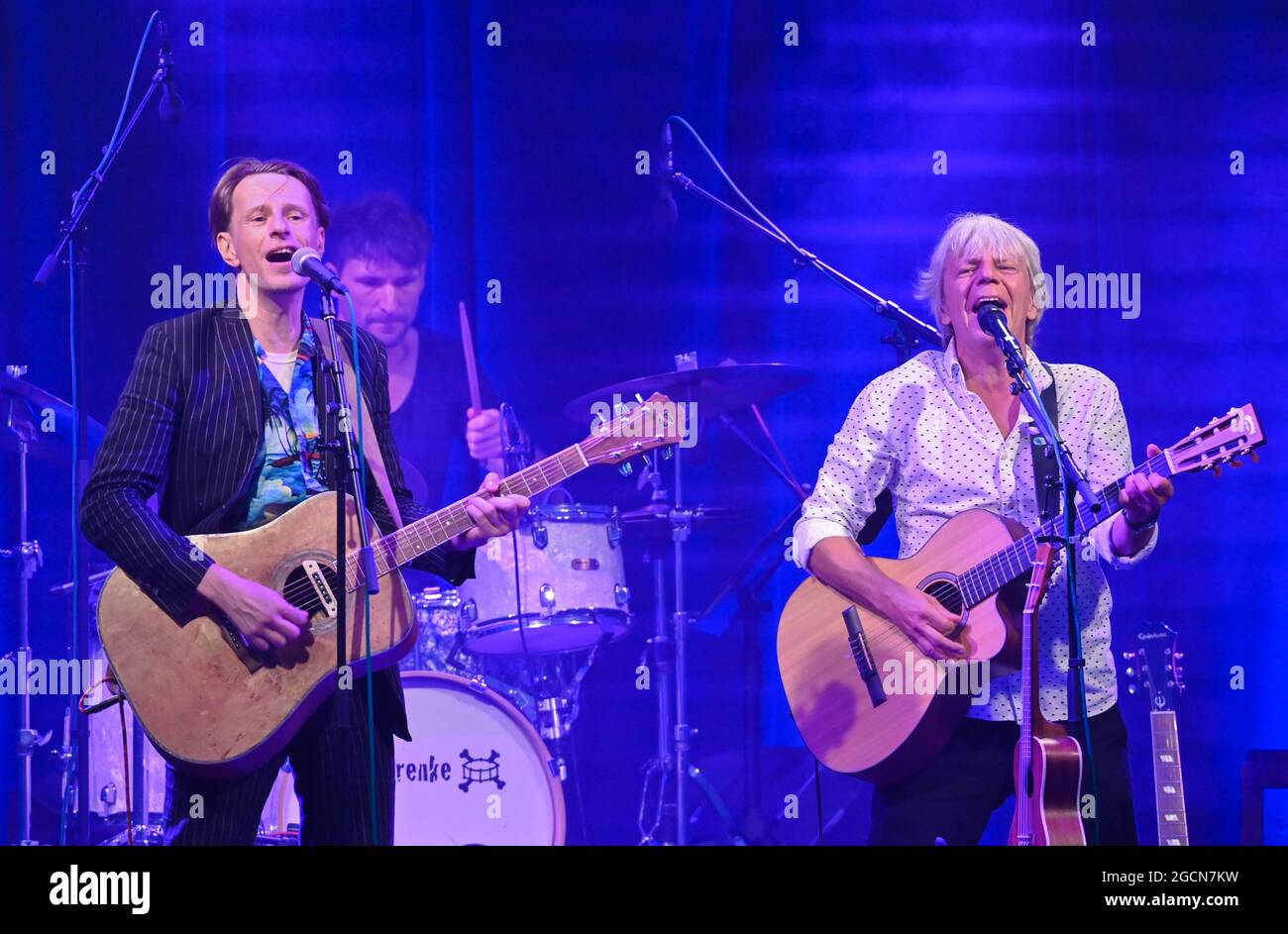Neuhardenberg, Germany. 08th Aug, 2021. Alexander Scheer (l), actor ...
