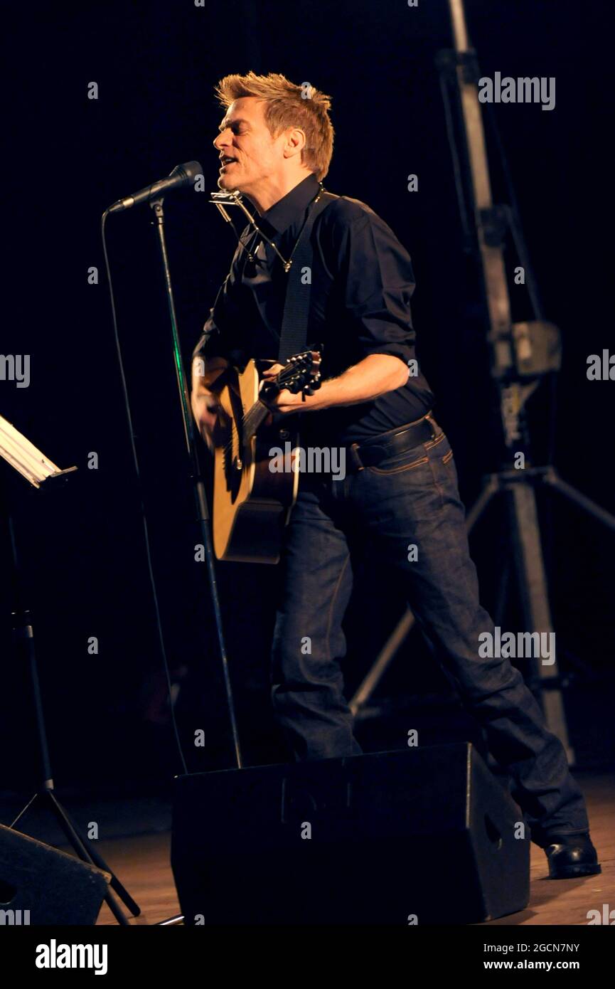 Milan Italy 2008-10-02 : Bryan Adams live concert at the Smeraldo ...