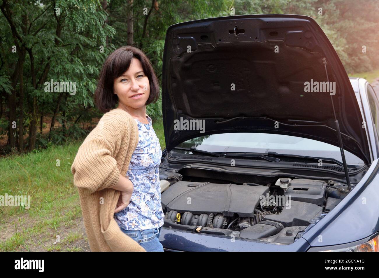Woman experiencing car trouble hi-res stock photography and images - Alamy
