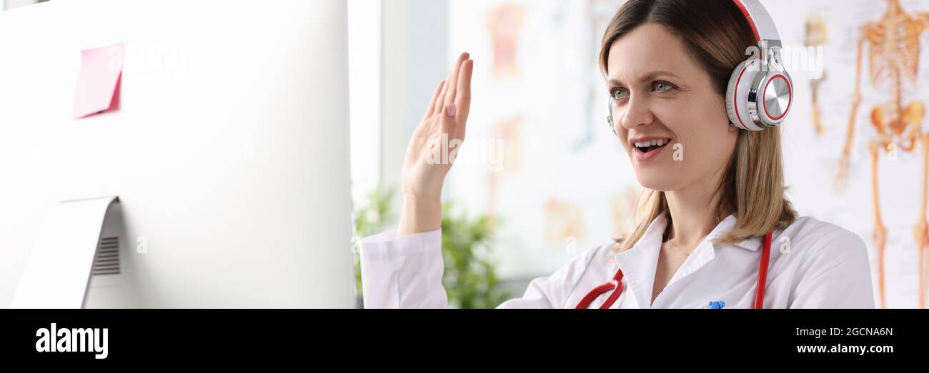 Doctor operator in call center at work desk Stock Photo - Alamy