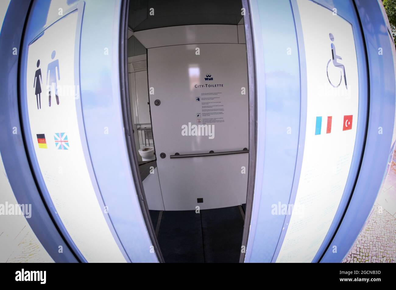 City toilet hi-res stock photography and images - Alamy