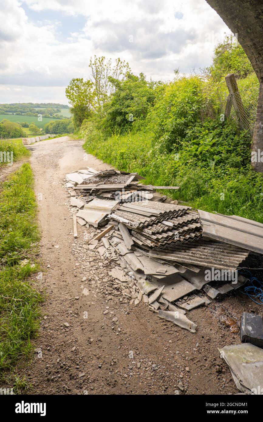 Asbestos fly tipping hi-res stock photography and images - Alamy