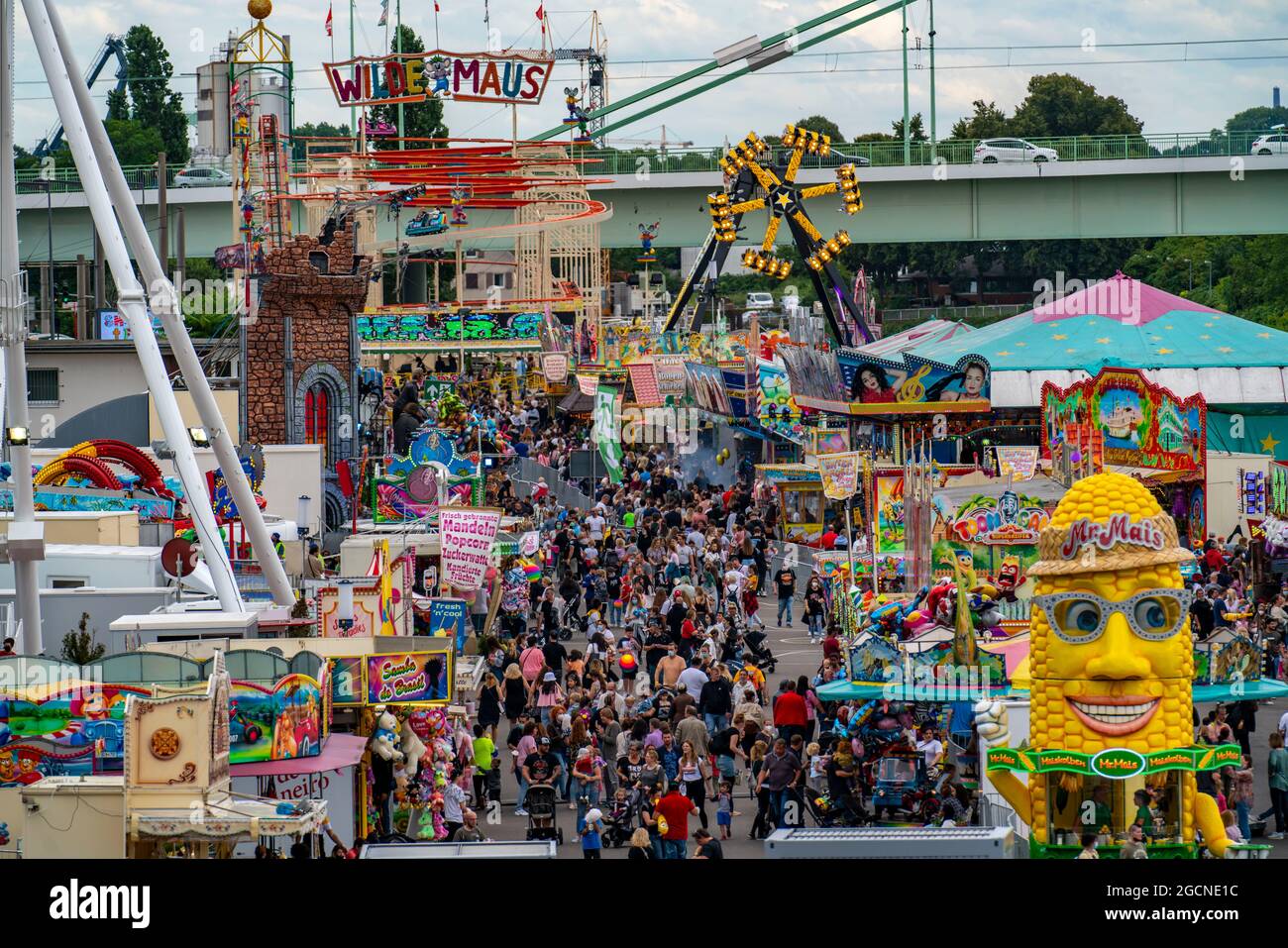 Kirmes Happy Colonia, Corona-compliant funfair at the Deutzer Werft, on ...