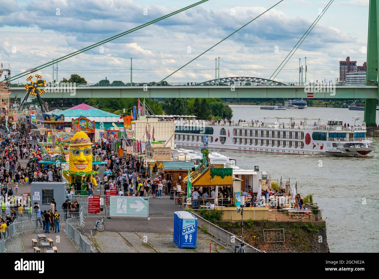 Kirmes Happy Colonia, Corona-compliant funfair at the Deutzer Werft, on ...