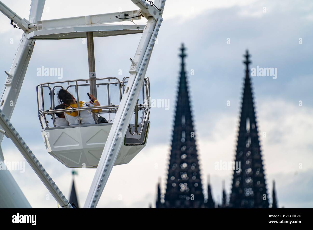 Giant wheel at the funfair Happy Colonia, Cologne Cathedral, Corona ...