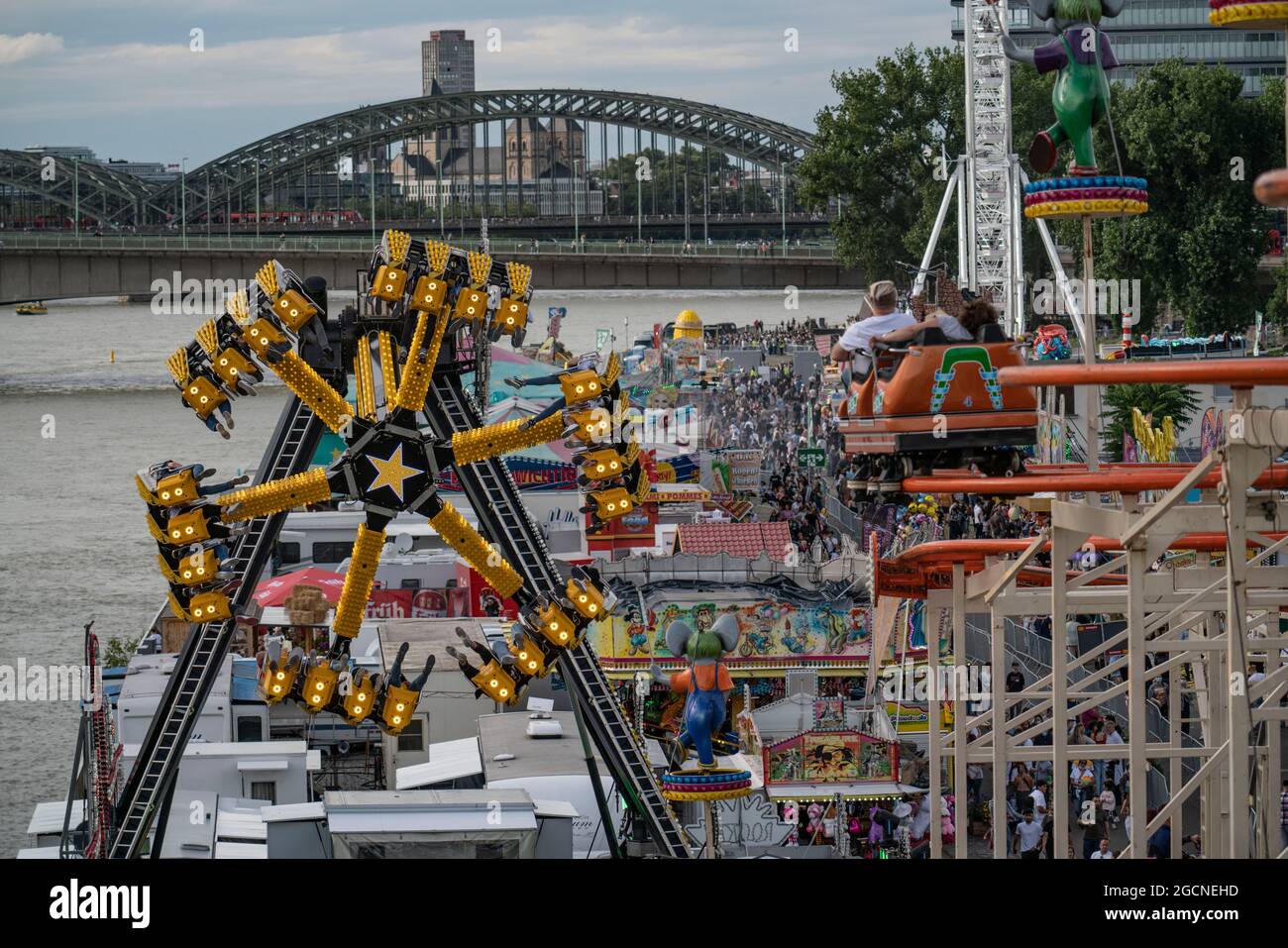Kirmes Happy Colonia, Corona-compliant funfair at the Deutz shipyard ...