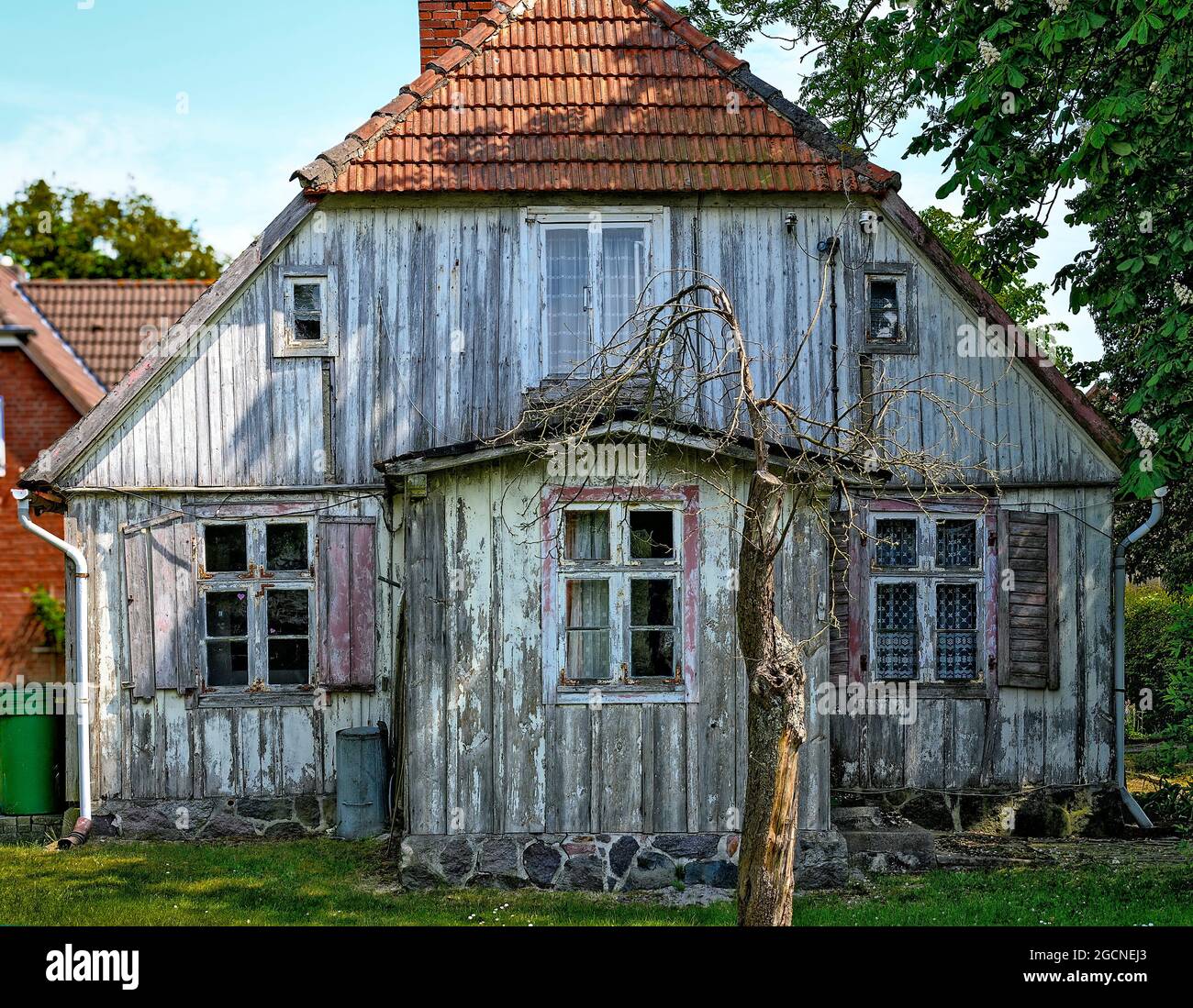 Abandoned mansion germany hi-res stock photography and images - Alamy