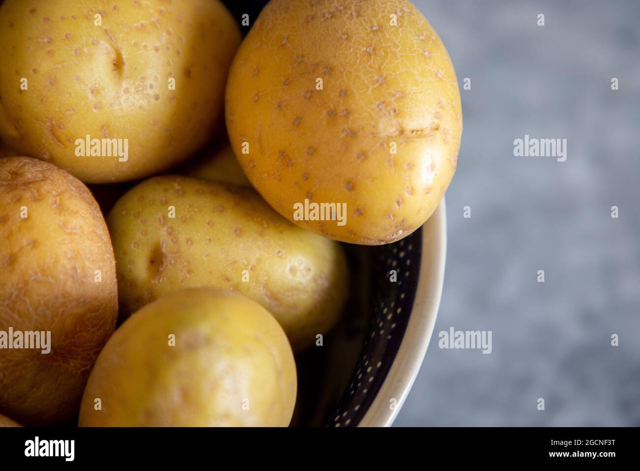 Gold potatoes hi-res stock photography and images - Alamy