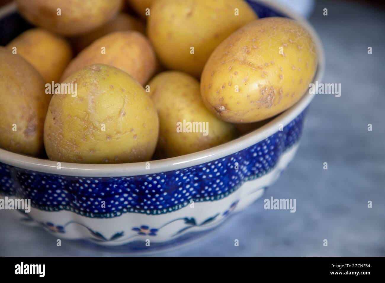 Gold potatoes hi-res stock photography and images - Alamy