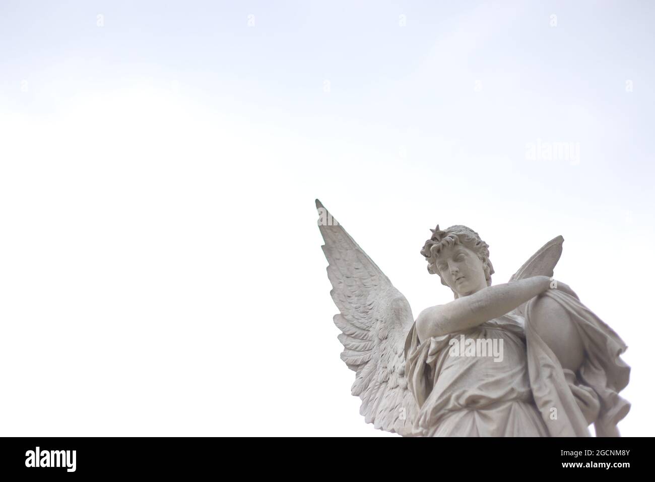 Cemetery angel statue hi-res stock photography and images - Alamy