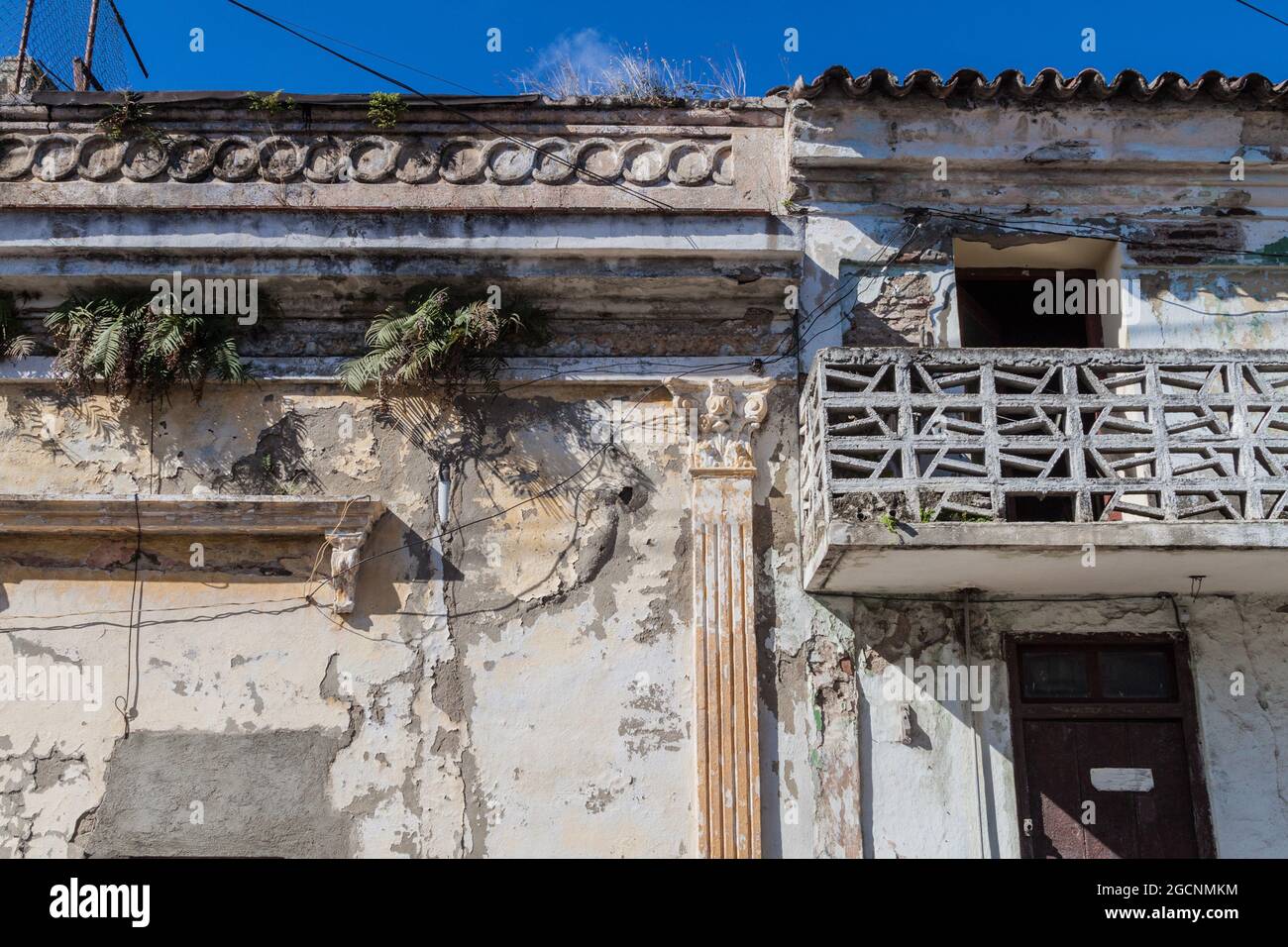 Poor cuban houses hi-res stock photography and images - Alamy