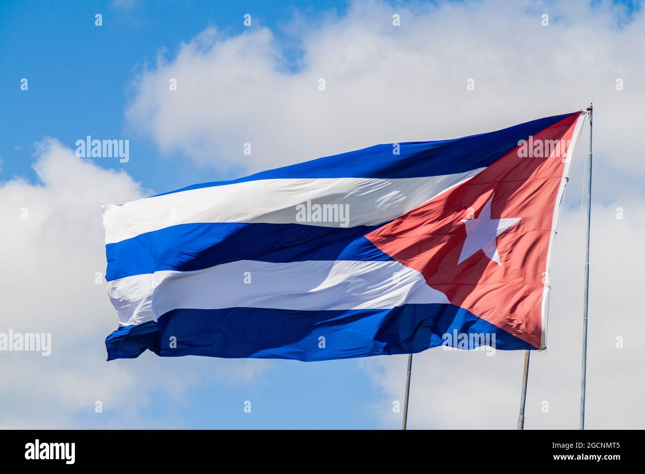 Cuban flag at Che Guevara monument in Santa Clara, Cuba Stock Photo - Alamy