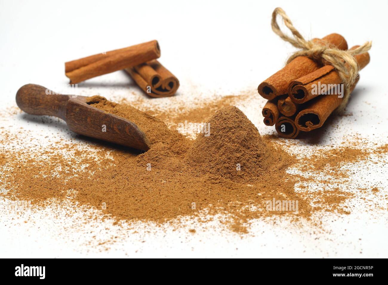 Cinnamon sticks and cinnamon powder isolated on white background ...