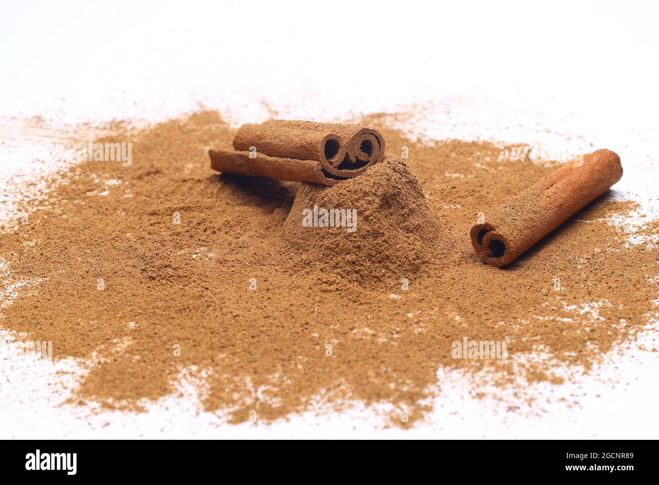 Cinnamon sticks and cinnamon powder isolated on white background ...