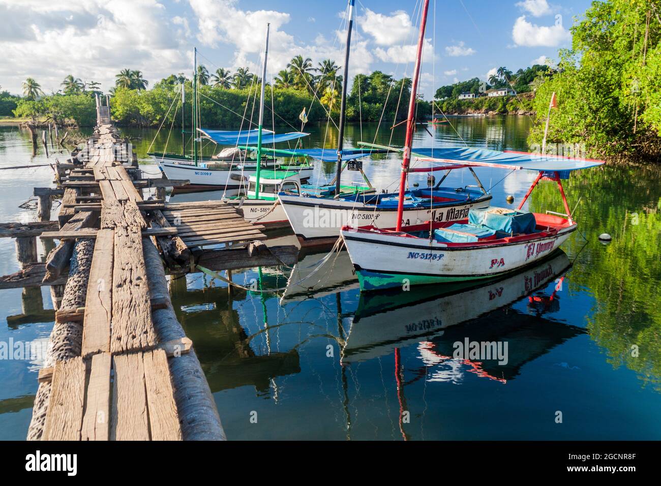 Cuban fishing boats hi-res stock photography and images - Alamy