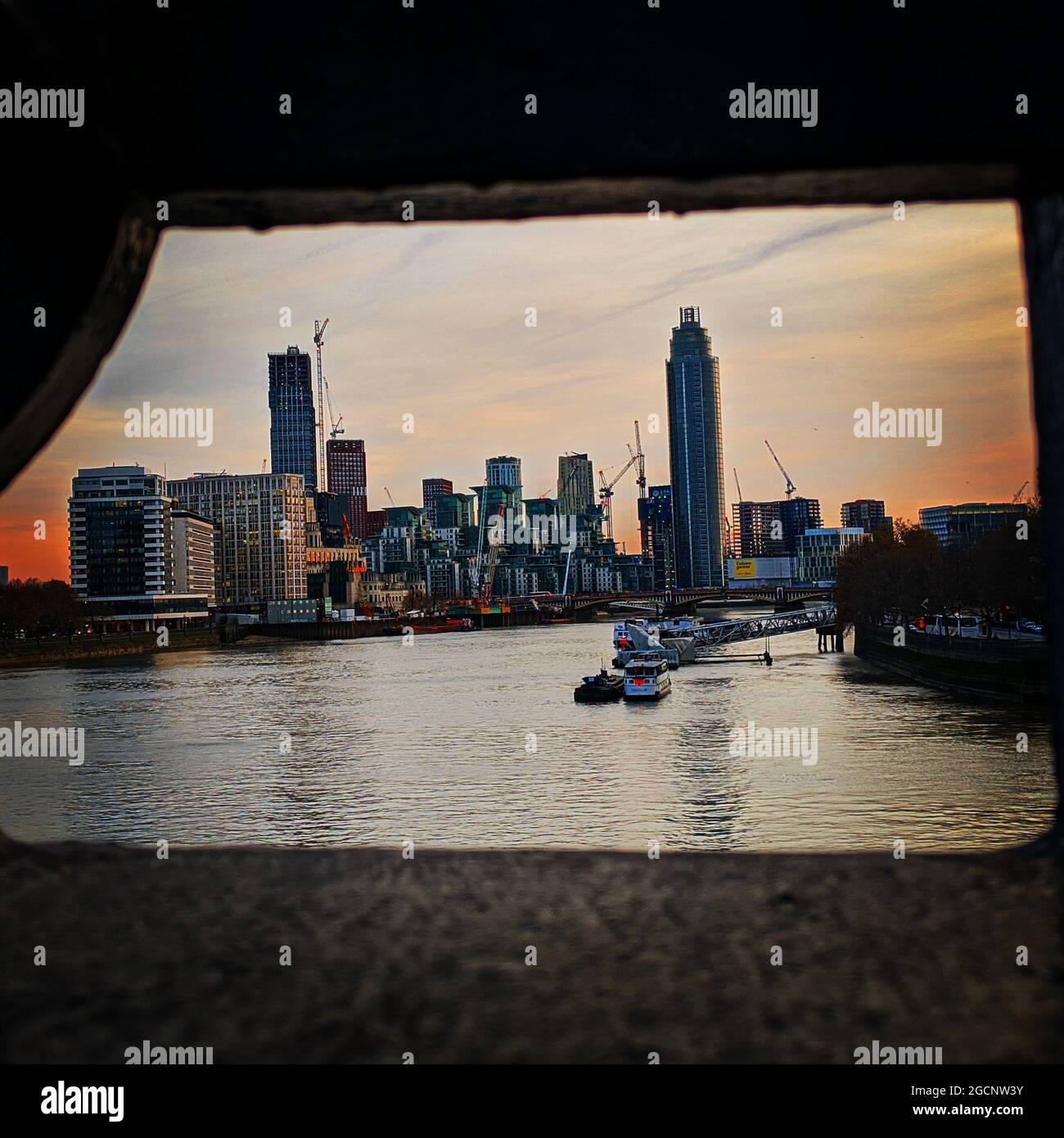 Urban lambeth bridge hi-res stock photography and images - Alamy