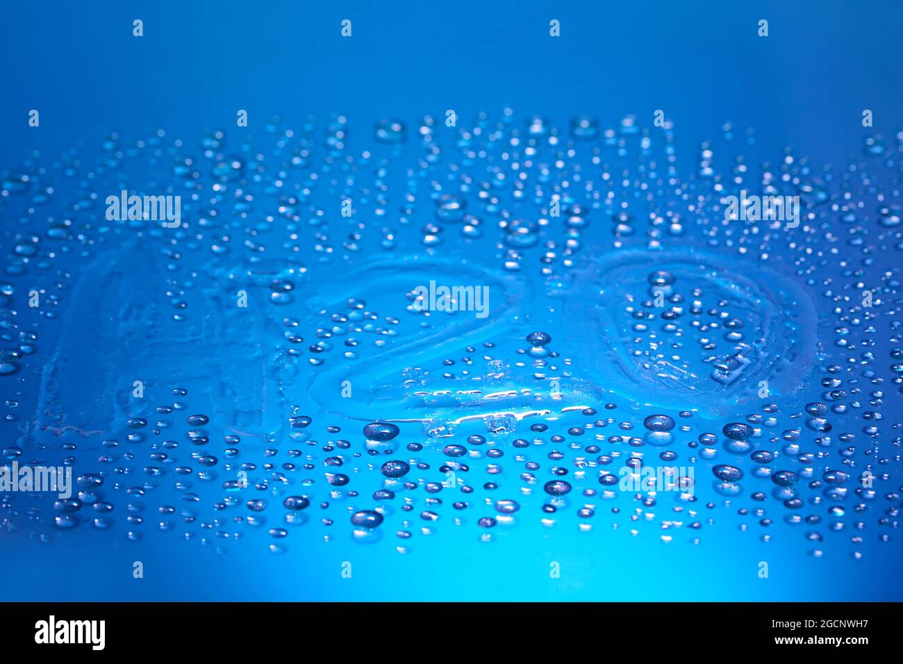 H2O written on water droplets on blue background Stock Photo - Alamy