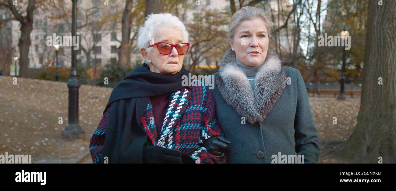 THE MAGNIFICENT MEYERSONS, from left: Barbara Barrie, Kate Mulgrew ...