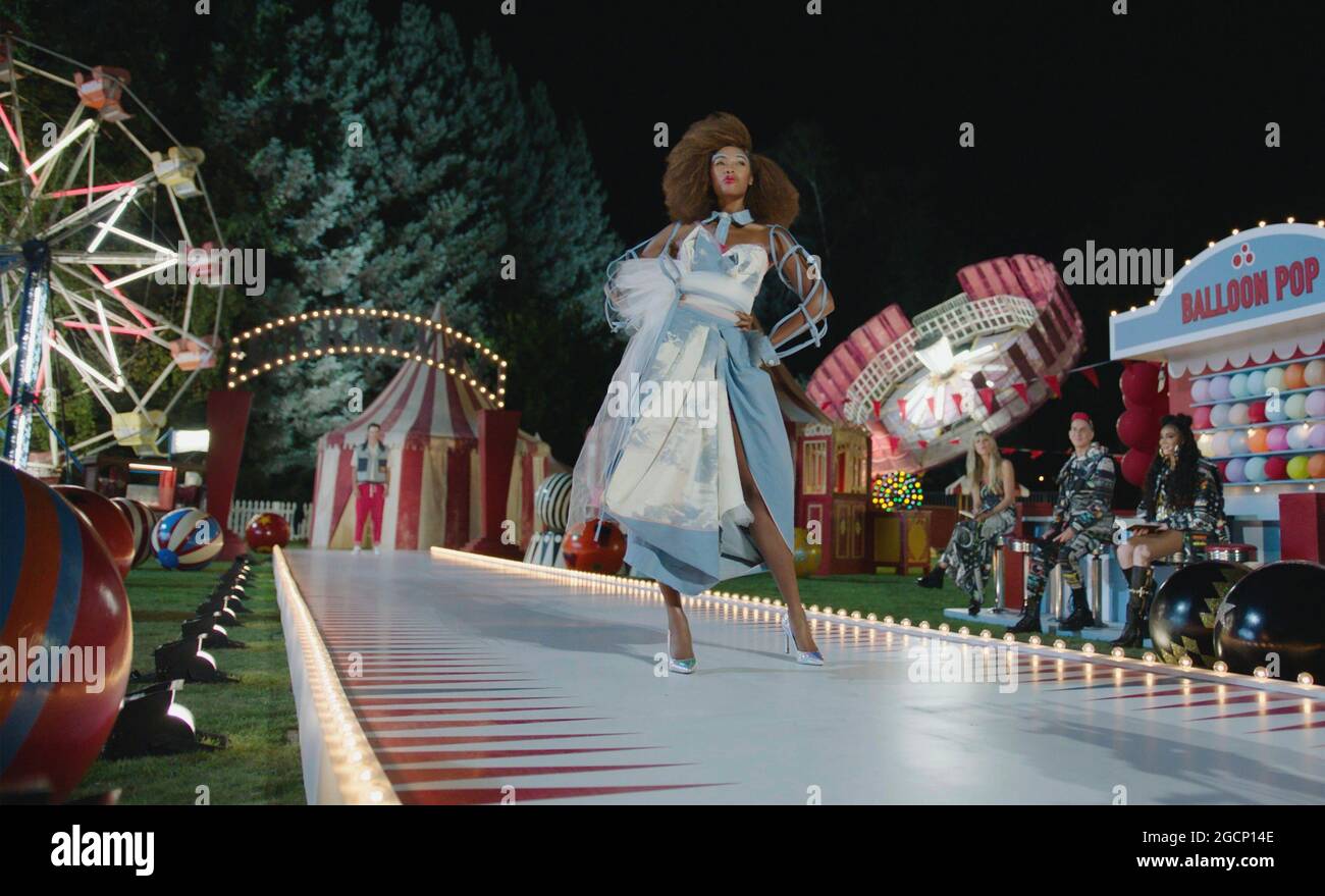 MAKING THE CUT, from left: model, co-host Heidi Klum, judge Jeremy ...