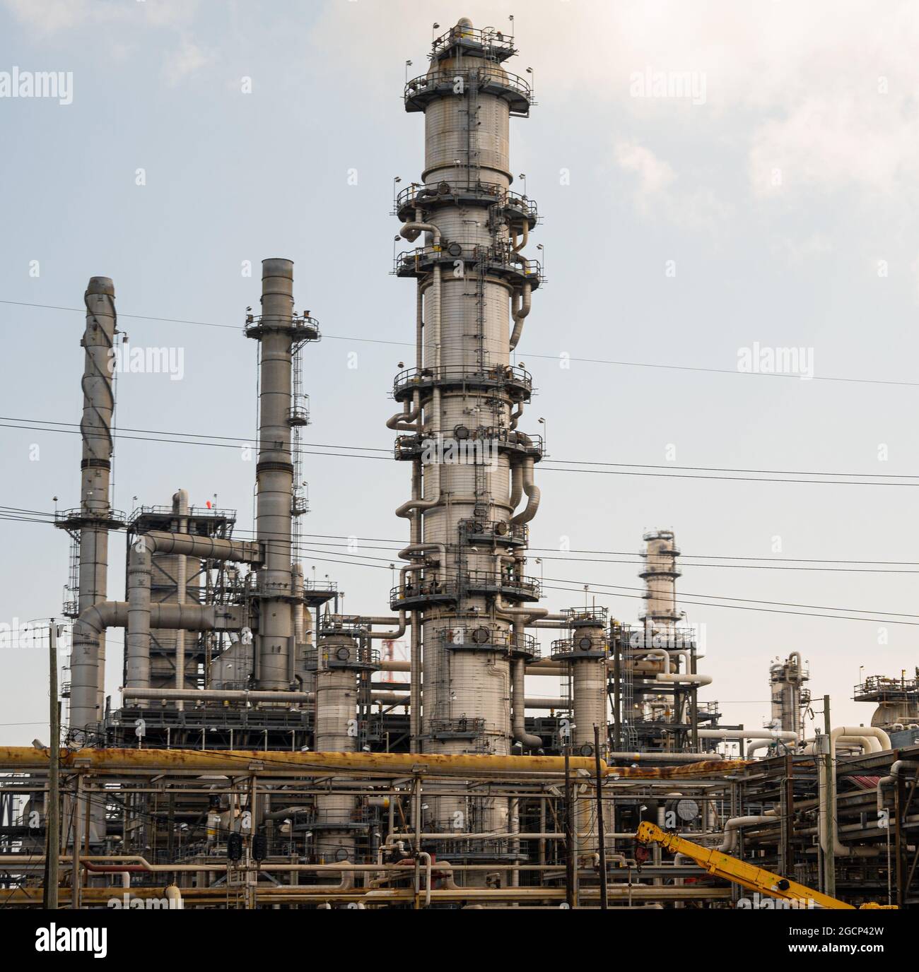 Refinery construction hi-res stock photography and images - Alamy