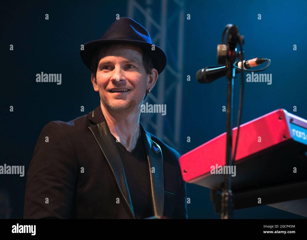 Sam Tanner, English singer songwriter, pianist and keyboard player and ...