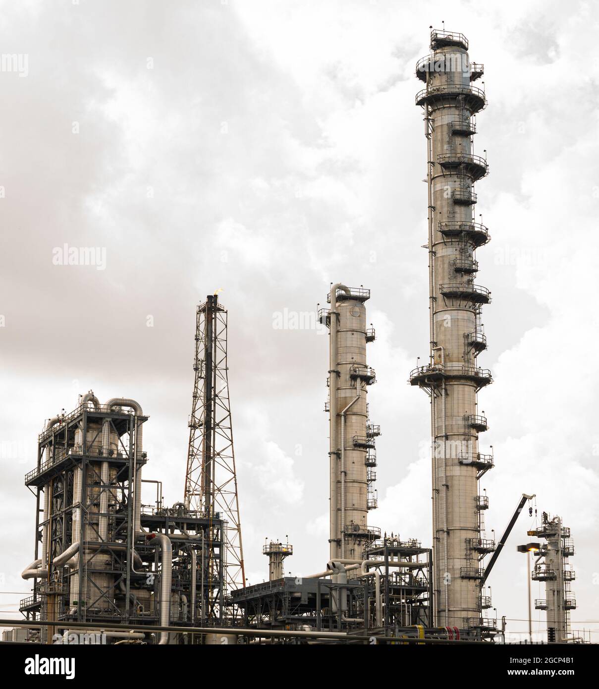 Industrial refinery hi-res stock photography and images - Alamy