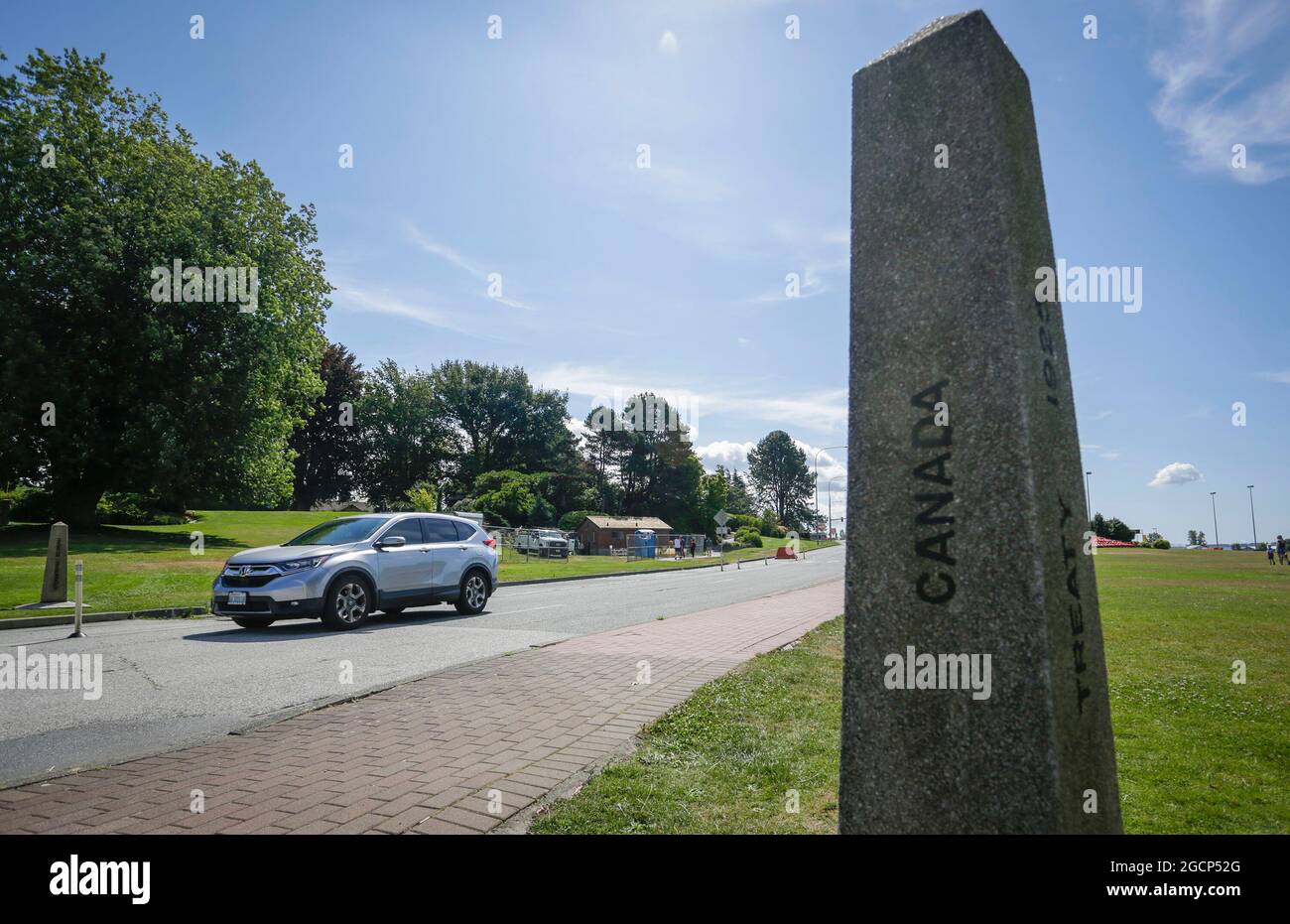 Surrey, Canada. 9th Aug, 2021. A vehicle from the United States passes ...