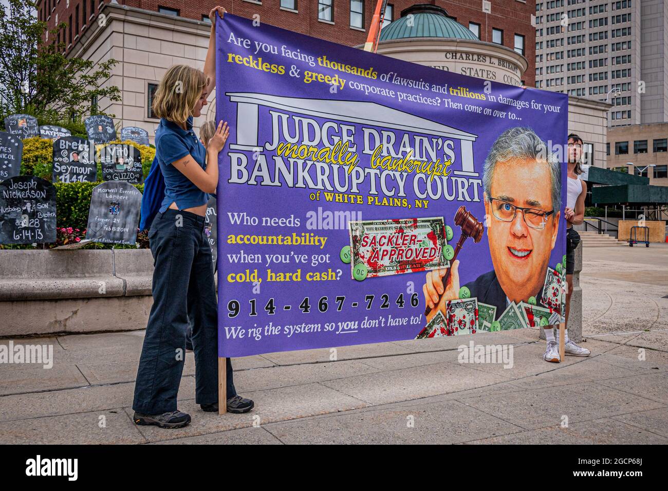 Sackler protest hi-res stock photography and images - Alamy