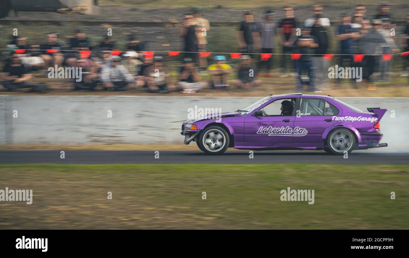 VicDrift Round 2: Mike Lake drifts around the track on his bye run ...