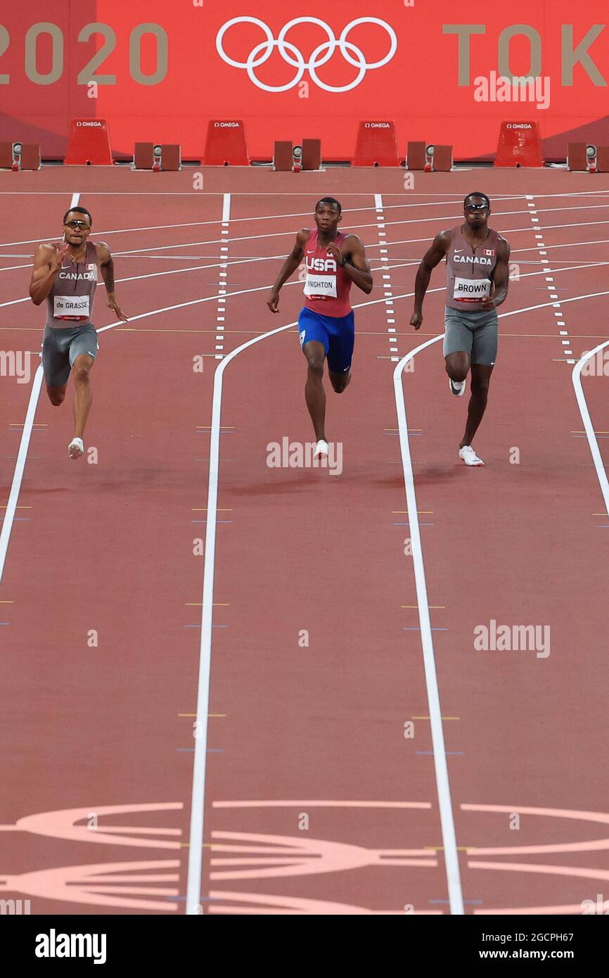 17 year-old US sprinter Erriyon KNIGHTON (USA) flanked by Andre de ...
