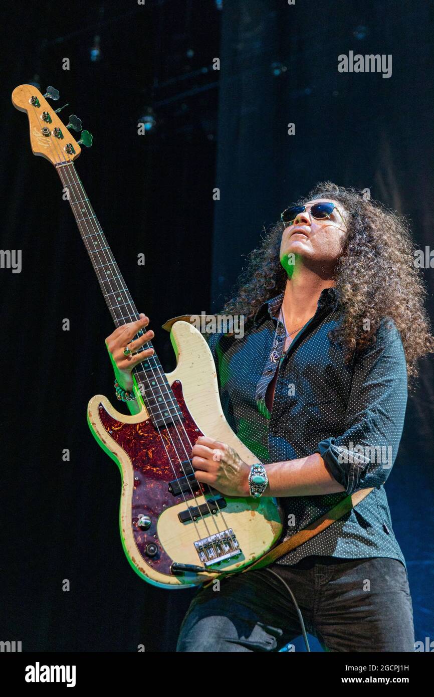 Justin Smolian of Dirty Honey during the Shake Your Money Maker Tour at ...