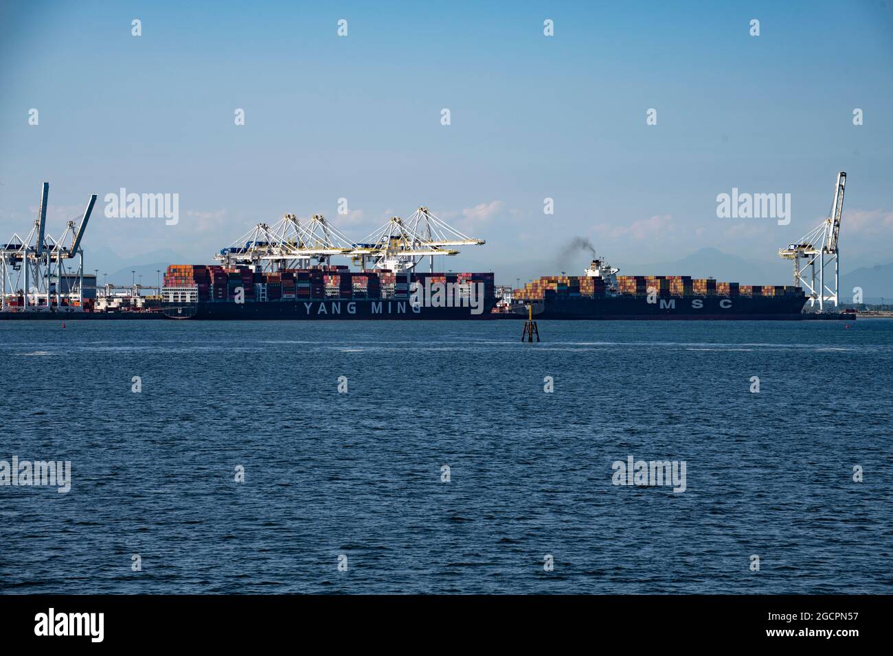 Merchant marine ship hi-res stock photography and images - Alamy