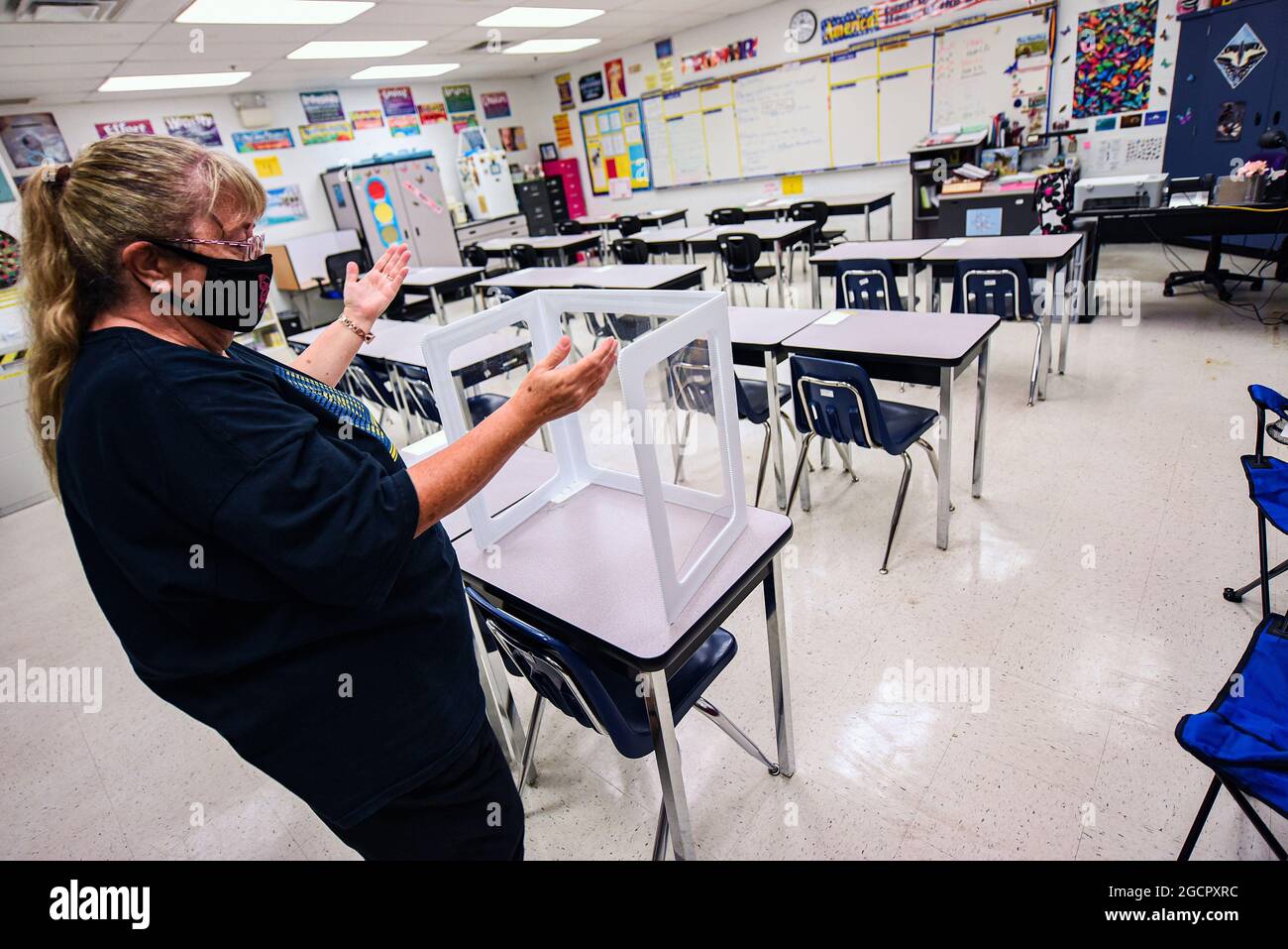High school classroom students no face hi-res stock photography and ...