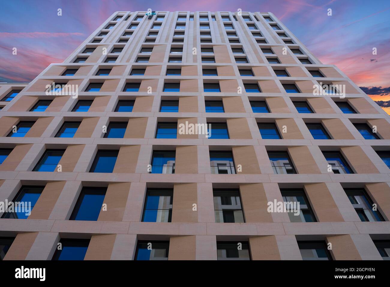 High rise facade hi-res stock photography and images - Alamy