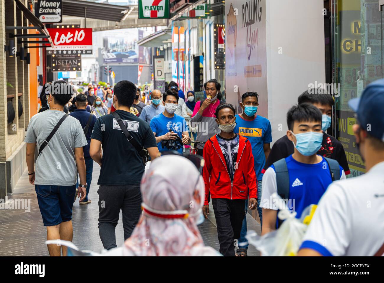 Passing pedestrian in face mask hi-res stock photography and images - Alamy
