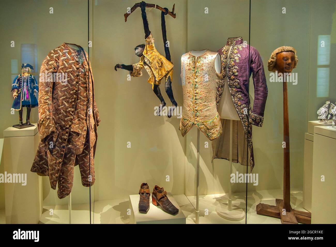 Clothing of the nobility in the 18th century, National Museum, Munich ...
