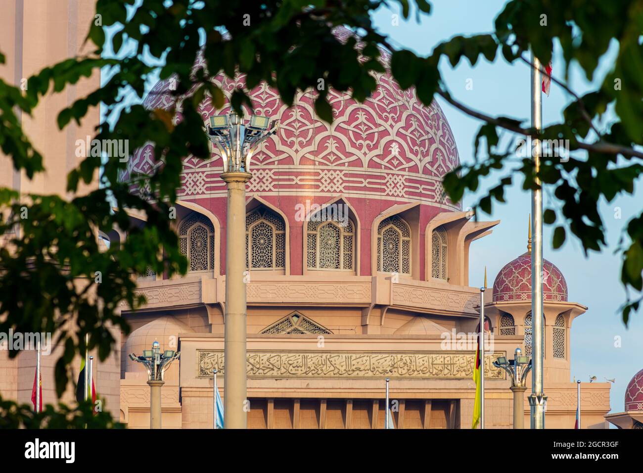 Close up of Putra Mosque or Masjid Putra, principal mosque of Putrajaya ...