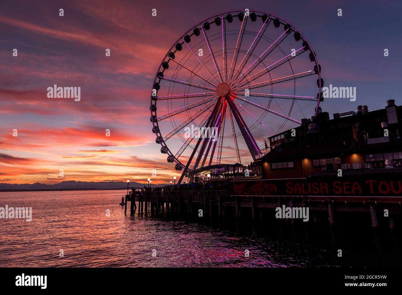 Seattle, USA. 9th Aug, 2021. The Great Seattle Wheel with a welcoming ...