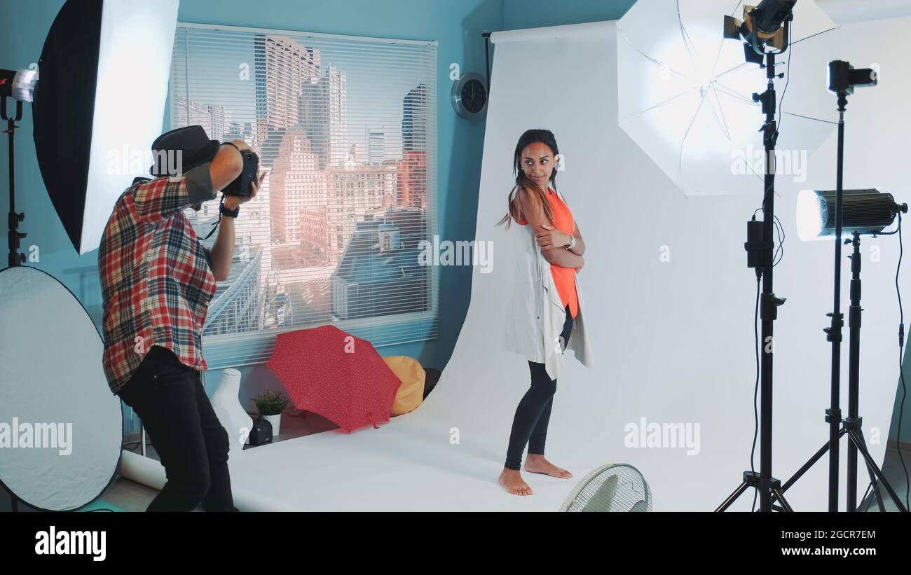 Studio photo shoot poses hi-res stock photography and images - Alamy