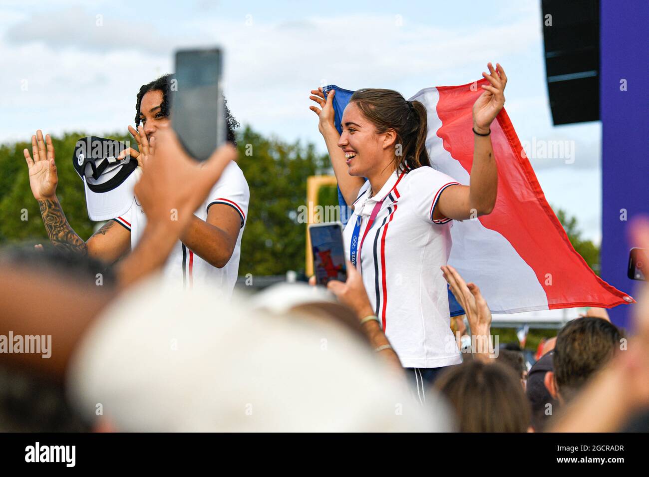 Marine Fauthoux and the others players of France national women's ...